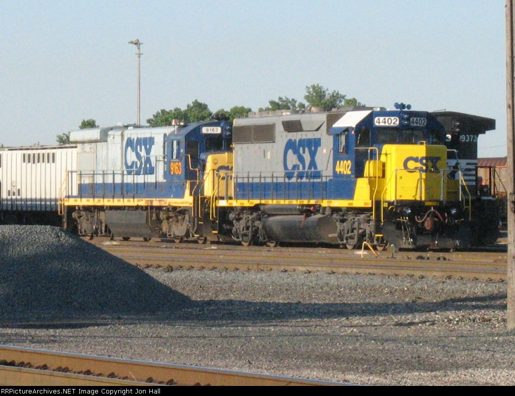 CSX 4402 & 9163